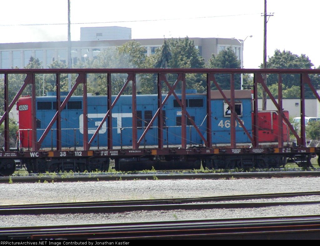 GTW 4609 pulls out some more cars